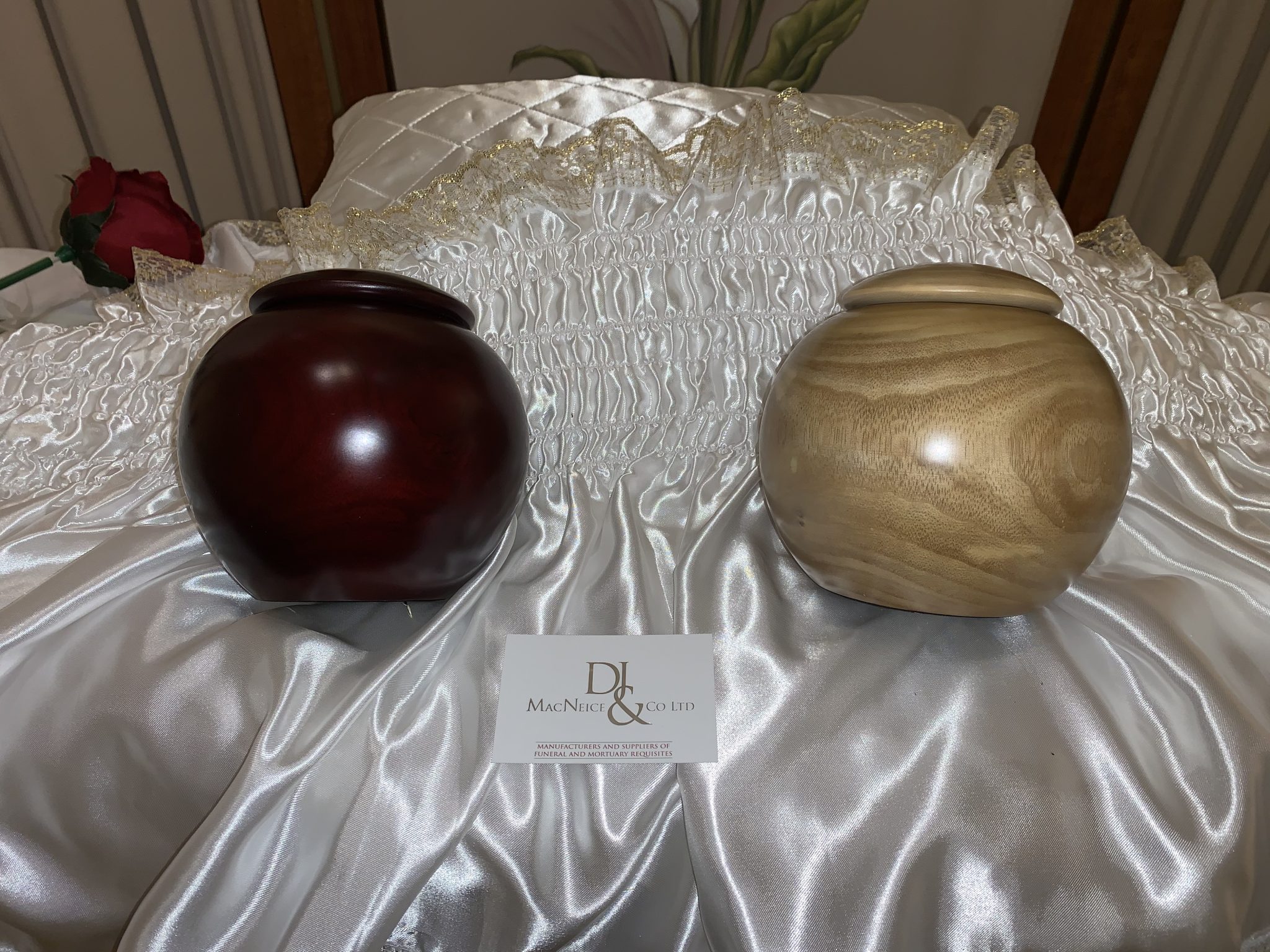 Spherical Urn Hardwood – DJ MacNeice